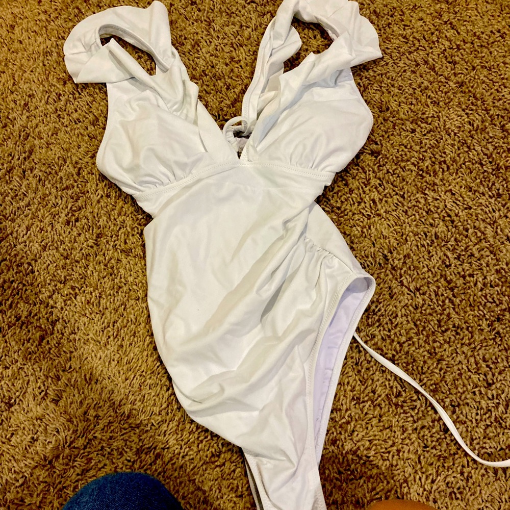 Really Cute White Swimming Suit Wore One Time Gem